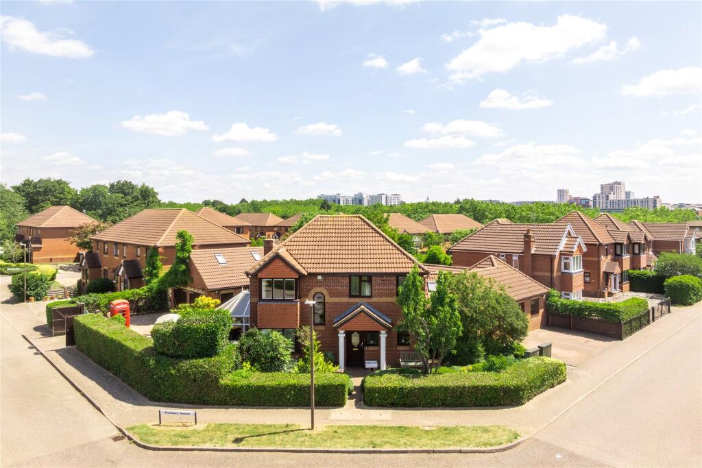 6 bedroom detached house for sale in Brill Place, Bradwell Common ...