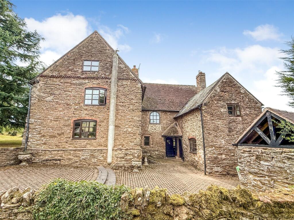 4 bedroom detached house for sale in Heightington, Bewdley ...