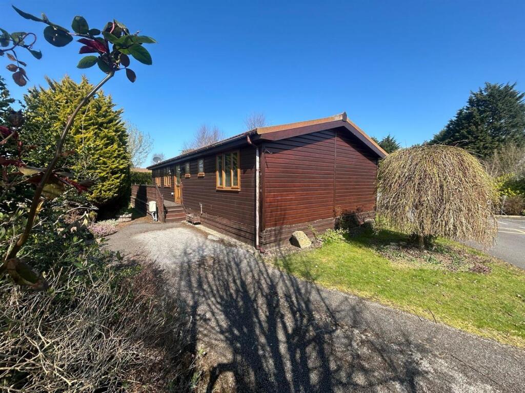 2 bedroom park home for sale in Hull Road, Wilberfoss, York, YO41