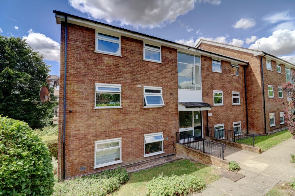 2 bedroom apartment for sale in Shrubbery Road, High Wycombe ...