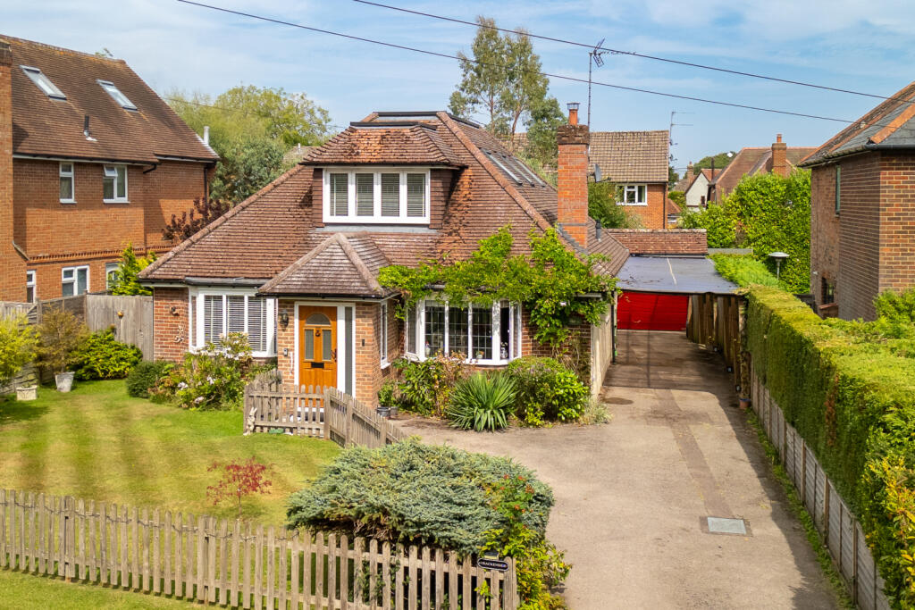 4 bedroom bungalow for sale in Naphill Common, Naphill, High Wycombe ...