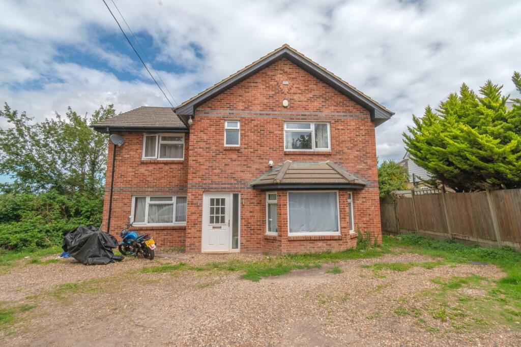 5 bedroom detached house for sale in Flax Court Lane, Eythorne, Kent, CT15