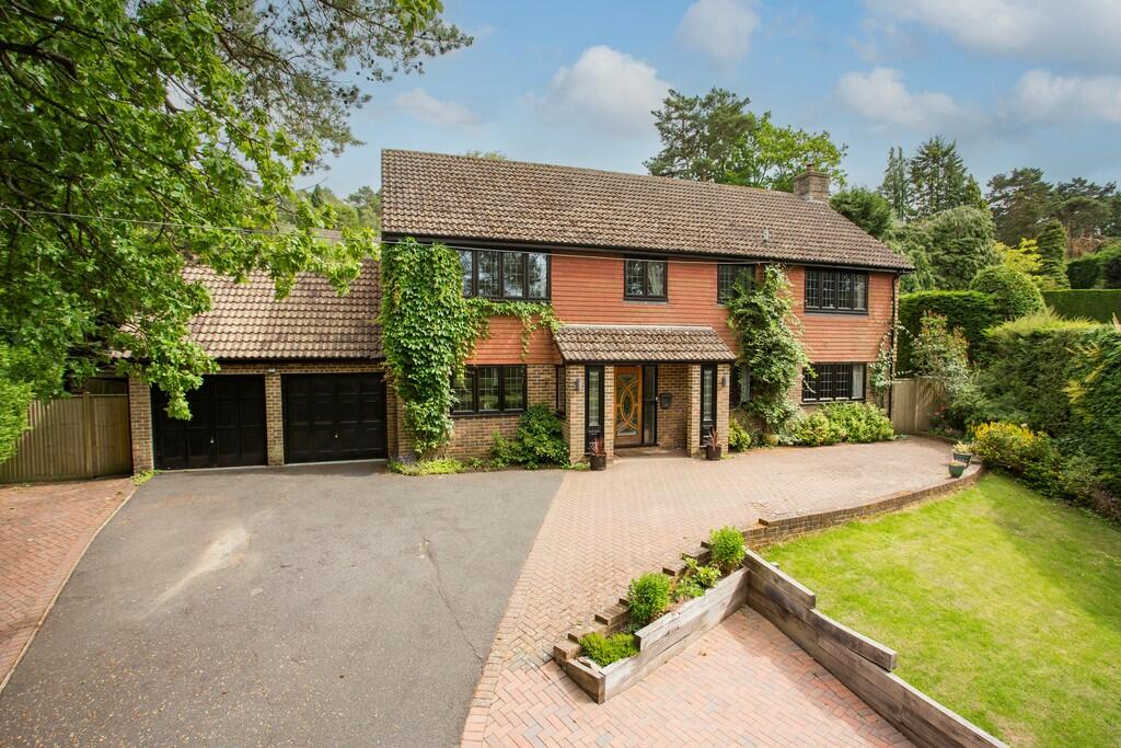 4 Bedroom Detached House For Sale In Glenmore Road Crowborough Tn6