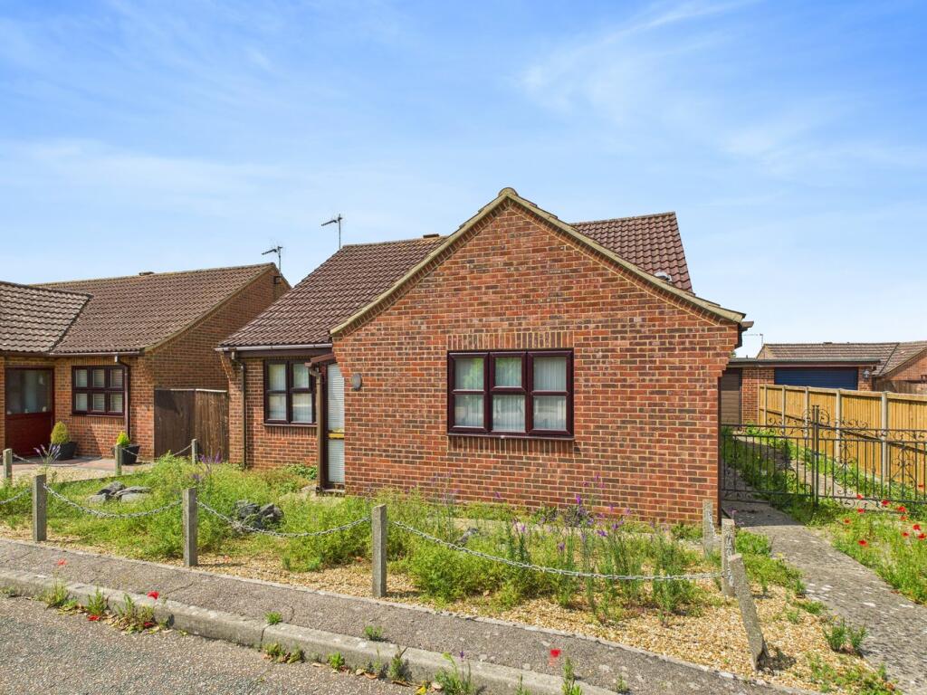 2 bedroom detached bungalow for sale in Alexandra Way, Downham Market, PE38