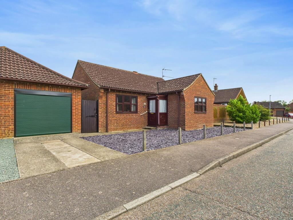 2 bedroom detached bungalow for sale in Alexandra Way, Downham Market, PE38