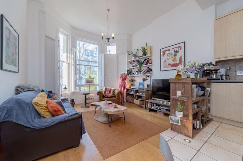 2 bedroom flat for sale in Sutherland Avenue, London, W9