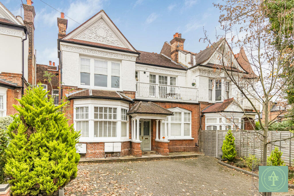 1 bedroom flat for sale in Compton Road, N21