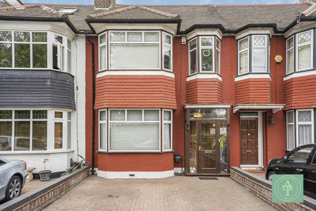 3 bedroom terraced house for sale in Barrowell Green, Winchmore Hill ...