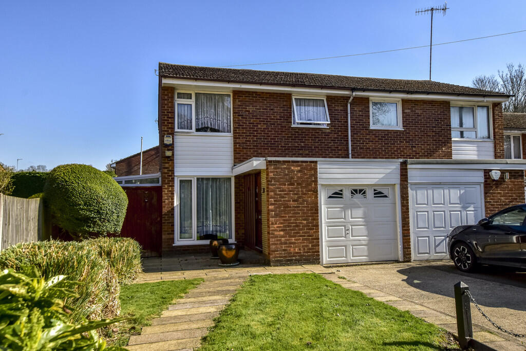 3 bedroom semi-detached house for sale in Falcon Way, Watford, WD25