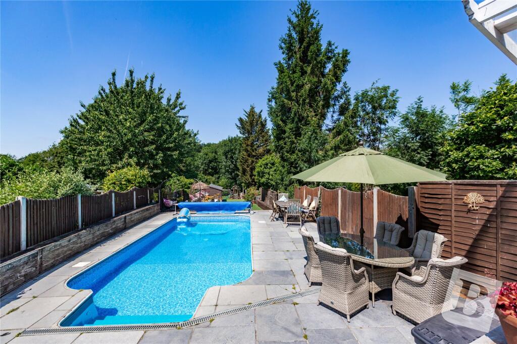 4 bedroom semi-detached house for sale in Abbs Cross Lane, Hornchurch, RM12