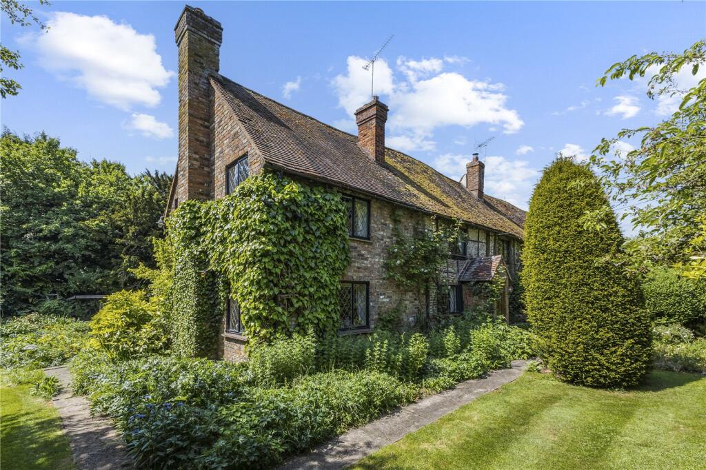 3 bedroom end of terrace house for sale in Ferry Lane, Medmenham ...