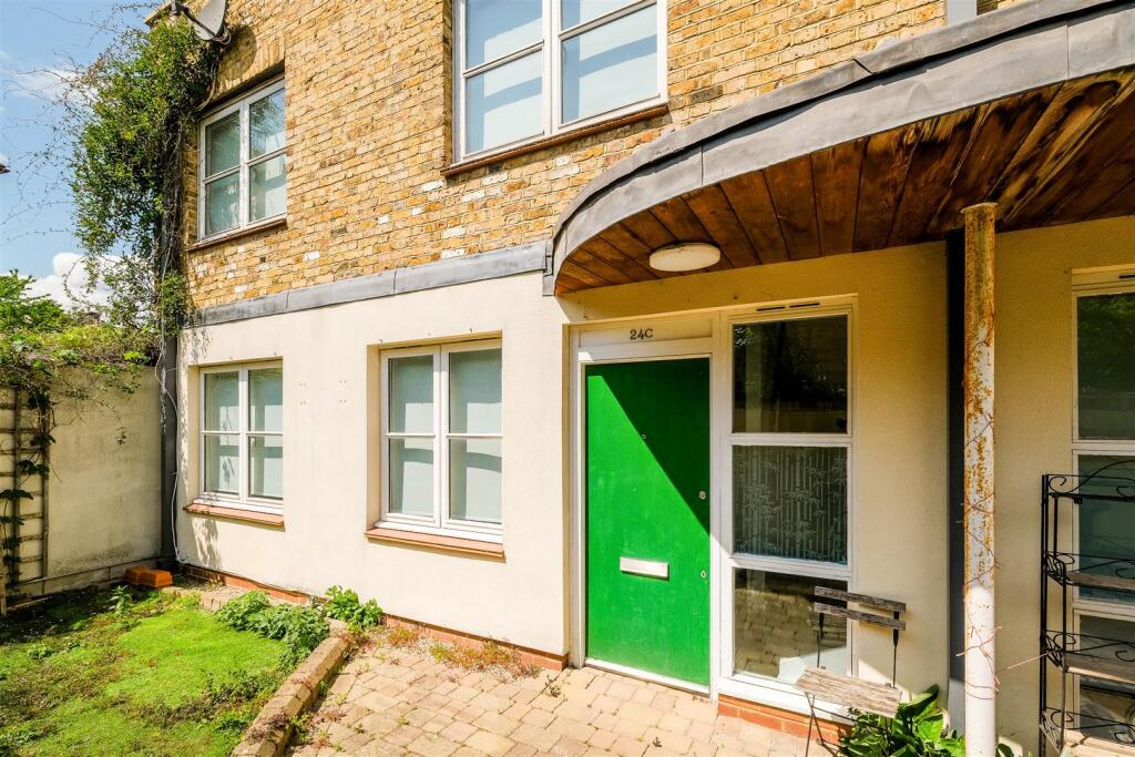 2 bedroom house for sale in Nightingale Lane, Wanstead, E11