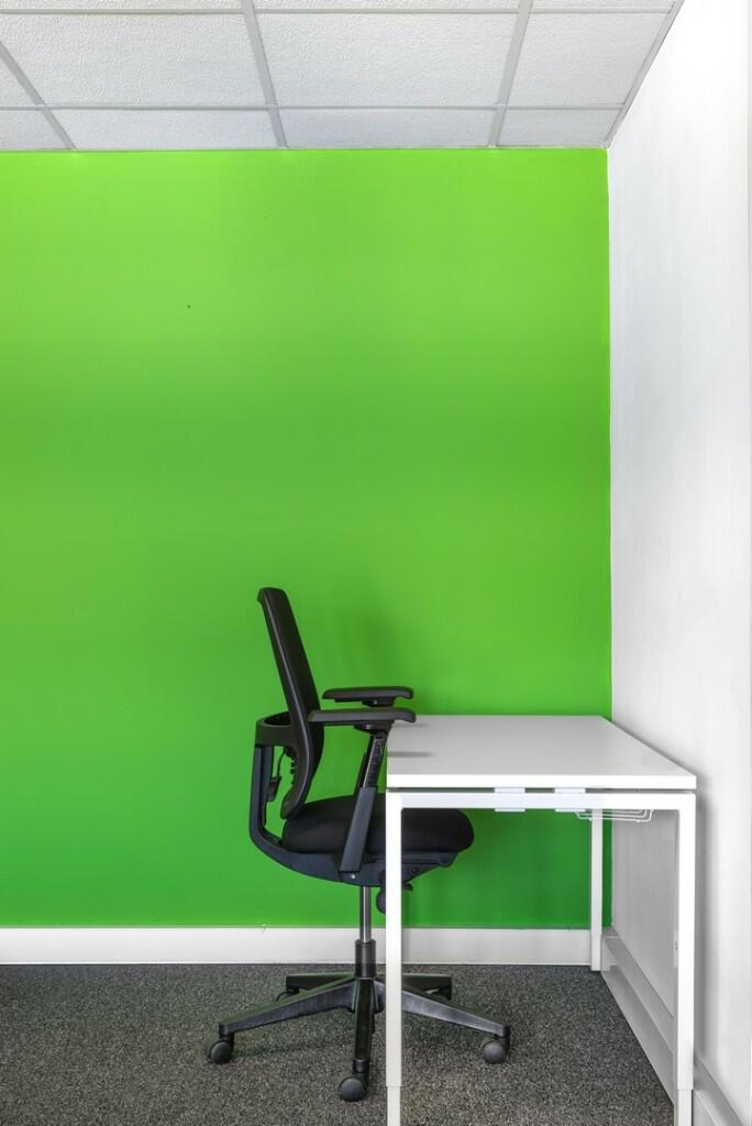 Commercial property to lease in Oakfield Close, Tewkesbury Business ...