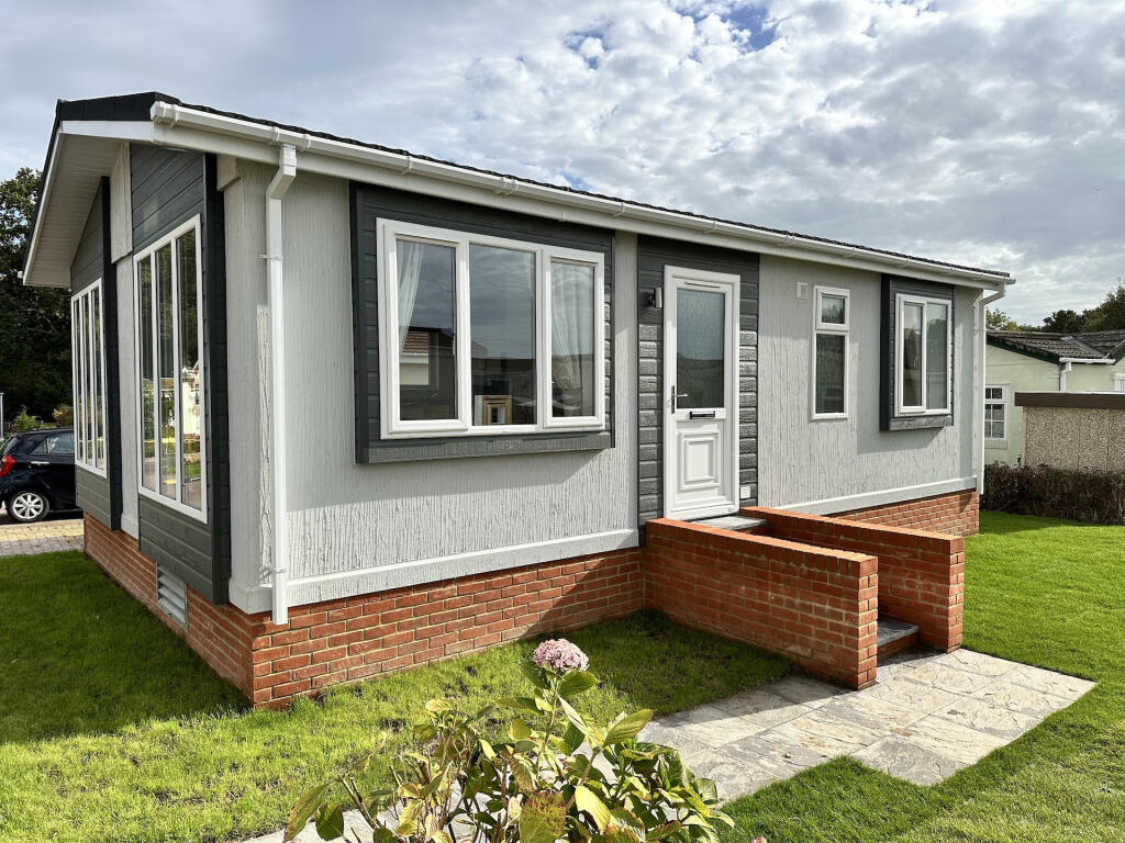 2 bedroom park home for sale in Canterbury, Kent, CT2