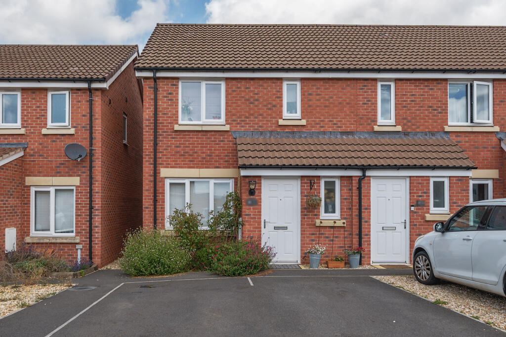 3 bedroom end of terrace house for sale in Hob Close, Monkton Heathfield, TA2