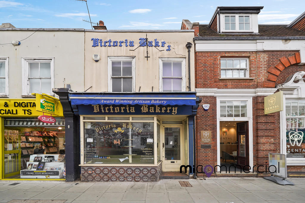 High street retail property to lease in High Street, Barnet, EN5
