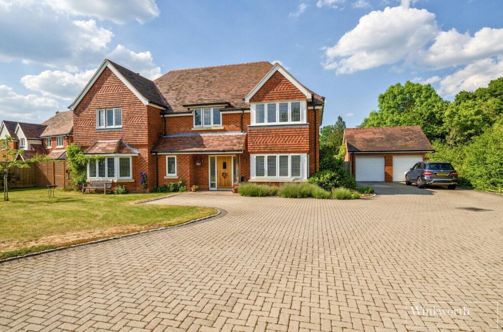 5 bedroom detached house for sale in Bagshot Road, Chobham, Surrey, GU24