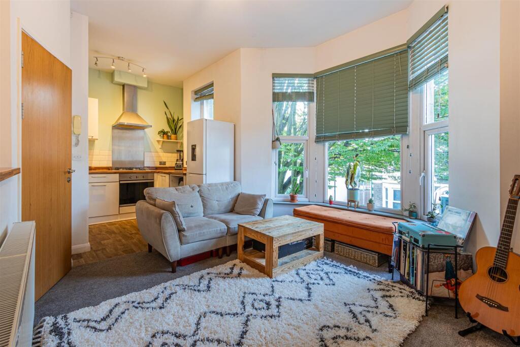 1 bedroom apartment for sale in Connaught Road, Roath, Cardiff, CF24