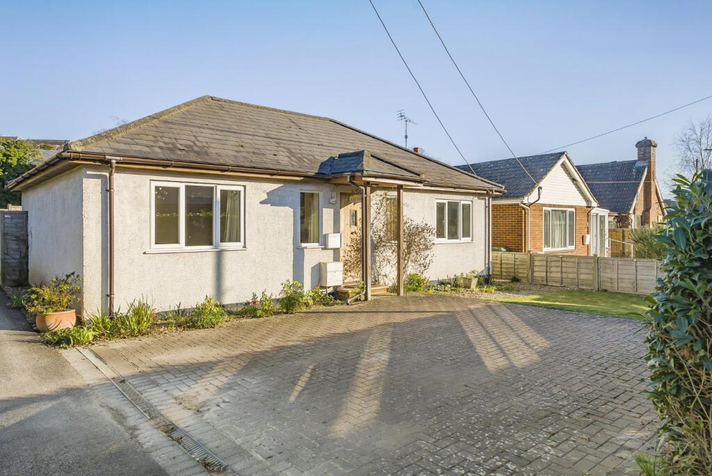 3 bedroom bungalow for sale in Springvale Road, Winchester, Hampshire, SO23