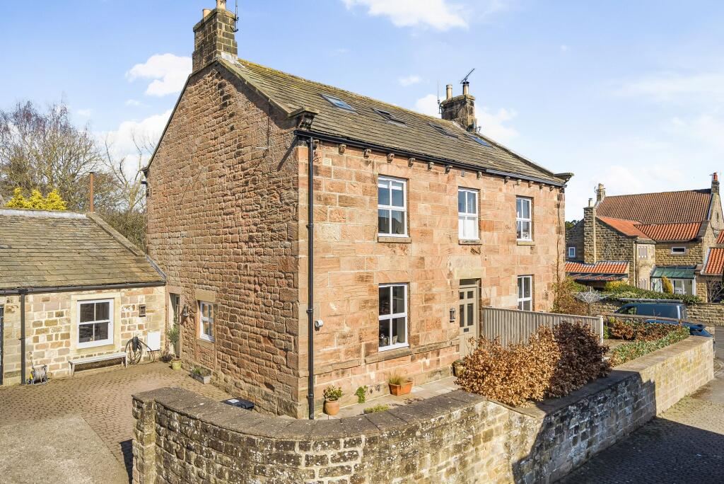 3 bedroom semi-detached house for sale in Plompton Road, Follifoot, HG3