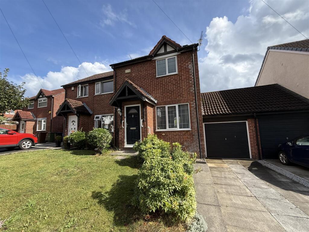 2 bedroom terraced house for sale in Eaton Drive, Ashton-Under-Lyne, OL7