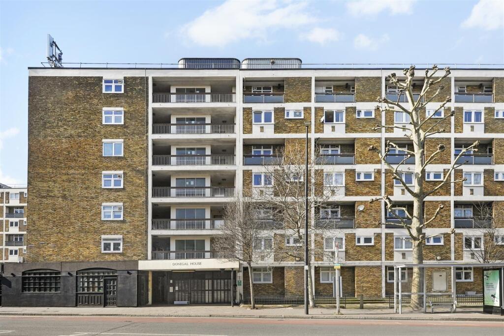 3 bedroom maisonette for sale in Donegal House, Cambridge Heath Road ...