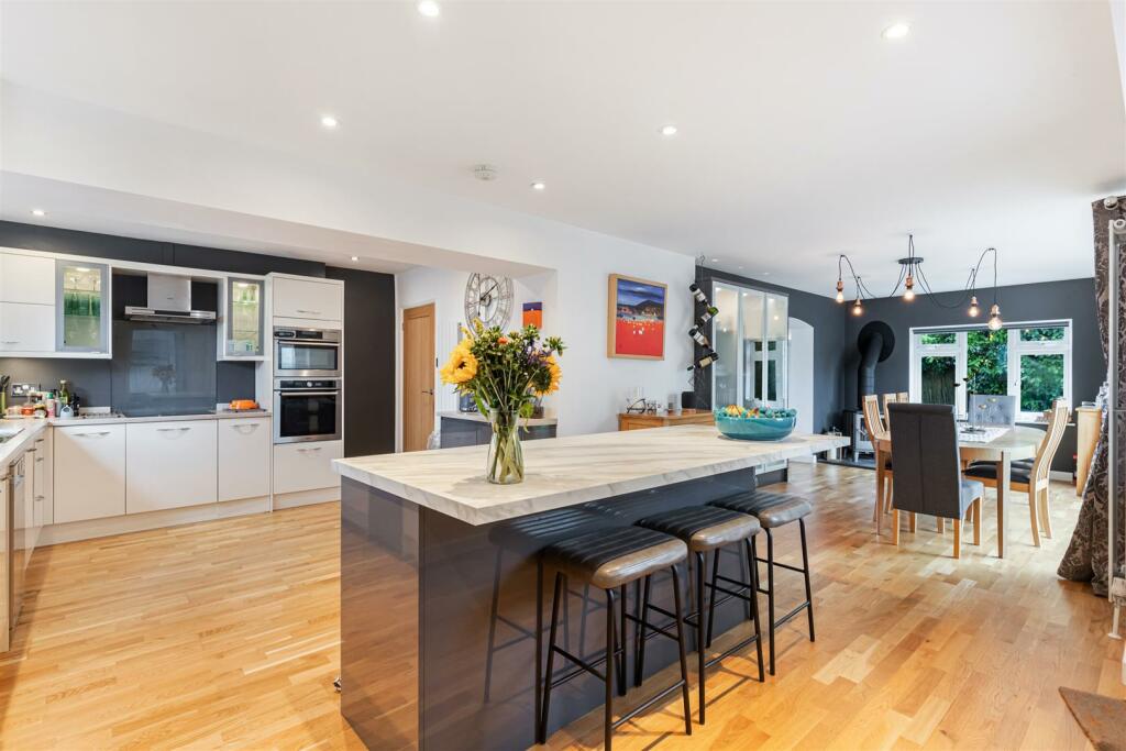 5 bedroom detached house for sale in Townstal Pathfields, Dartmouth, TQ6