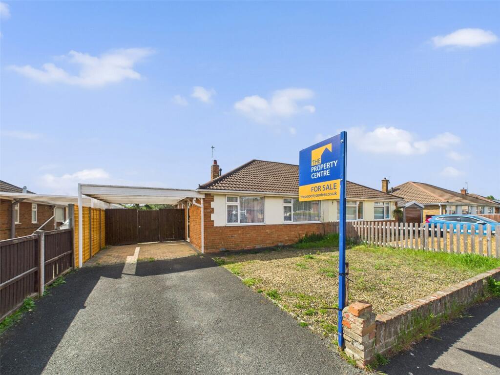 2 bedroom bungalow for sale in Shearwater Grove, Innsworth, Gloucester ...