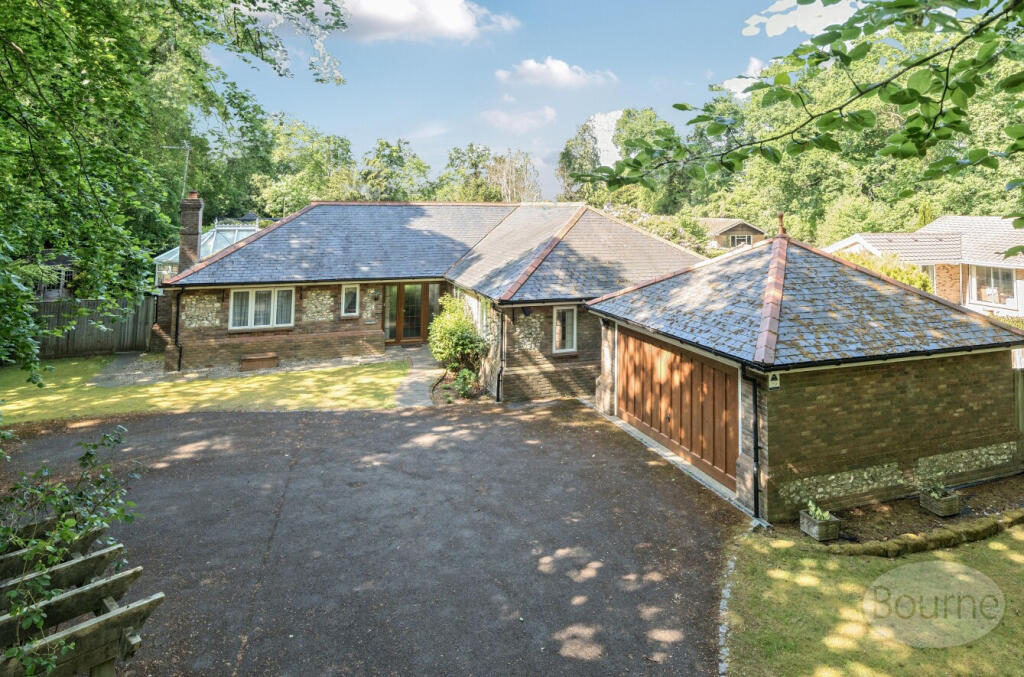 4 bedroom detached house for sale in The Avenue, Rowledge, Farnham ...