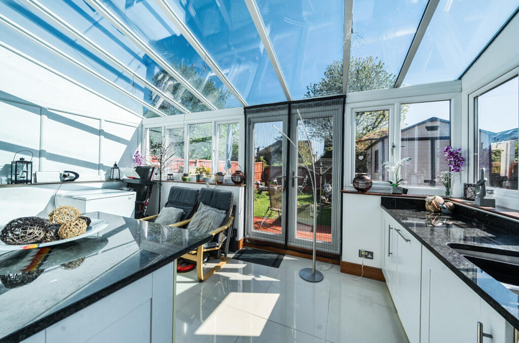 3 bedroom semi-detached house for sale in Cecil Court, Barnet, EN5