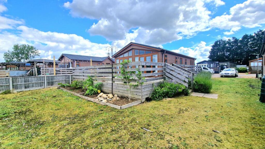 2 bedroom park home for sale in South Bank, TALLINGTON LAKES ...