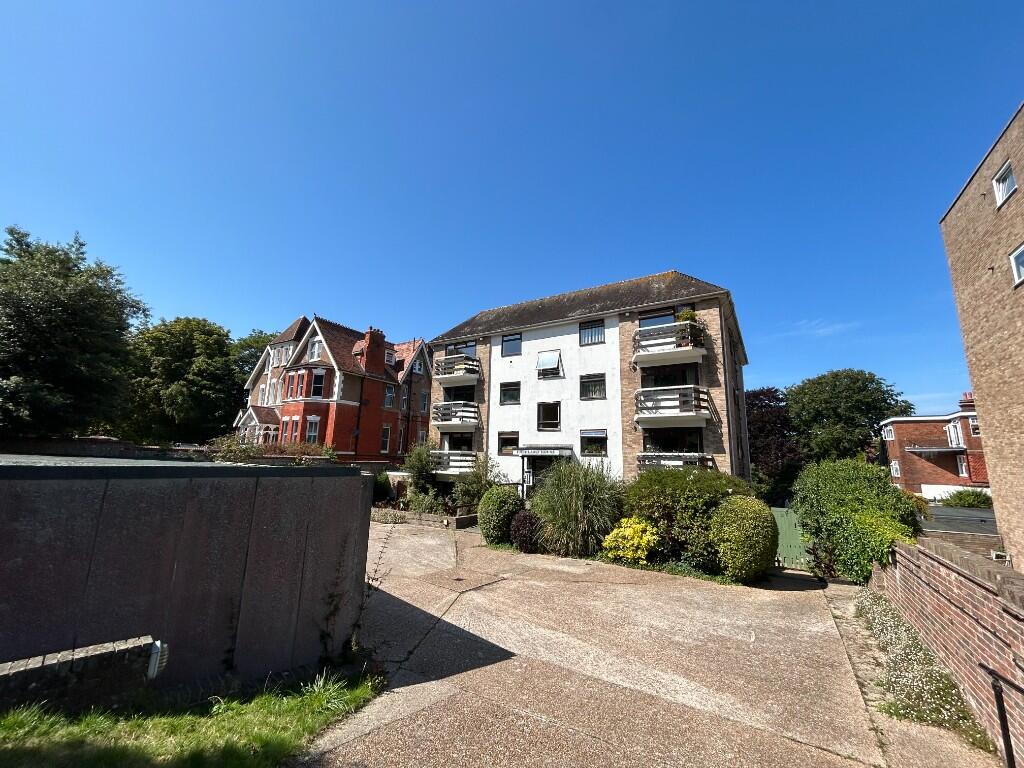 2 bedroom flat for rent in Freeland House, Eastbourne, BN20