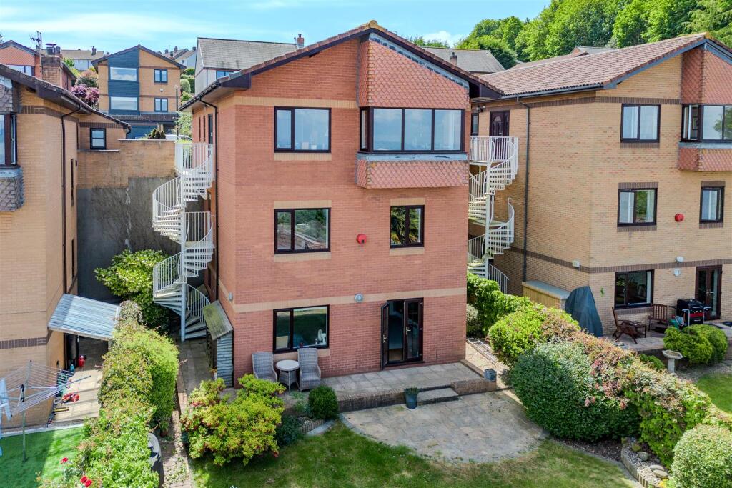 4 bedroom detached house for sale in Drakes Way, Portishead, BS20