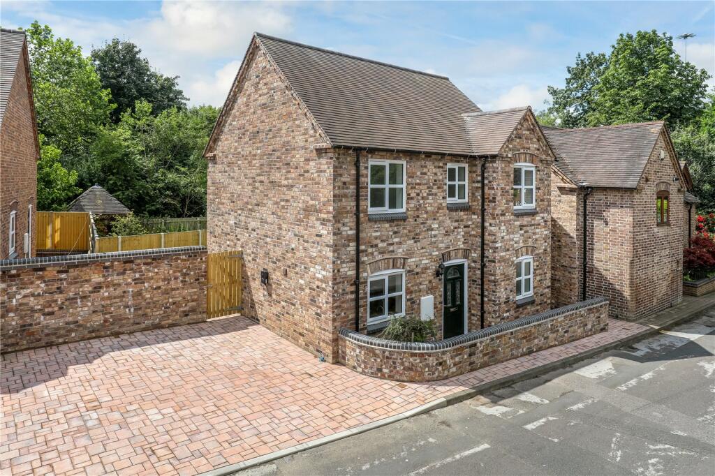 4 bedroom detached house for sale in Queen Street, Madeley, Telford, TF7