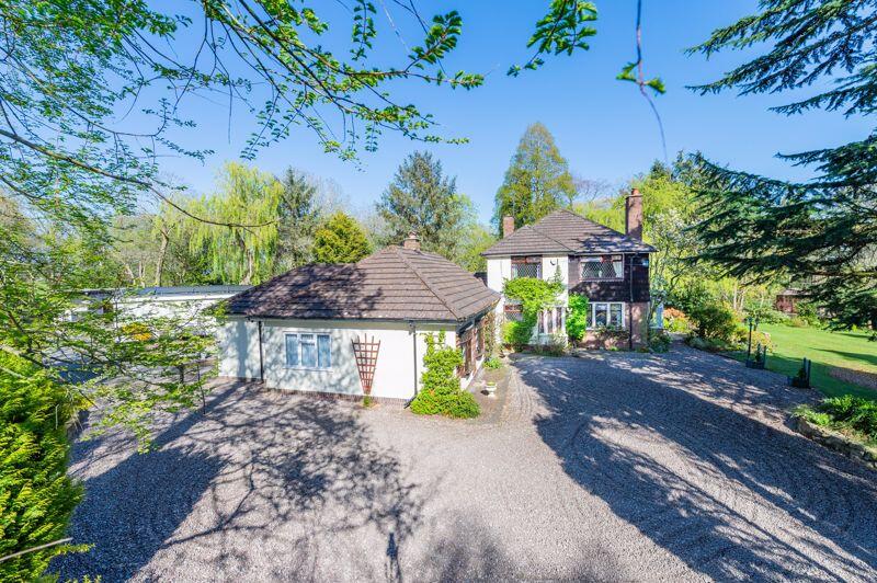 6 bedroom detached house for sale in Kiln Lane, Cross Lanes, Wrexham, LL13