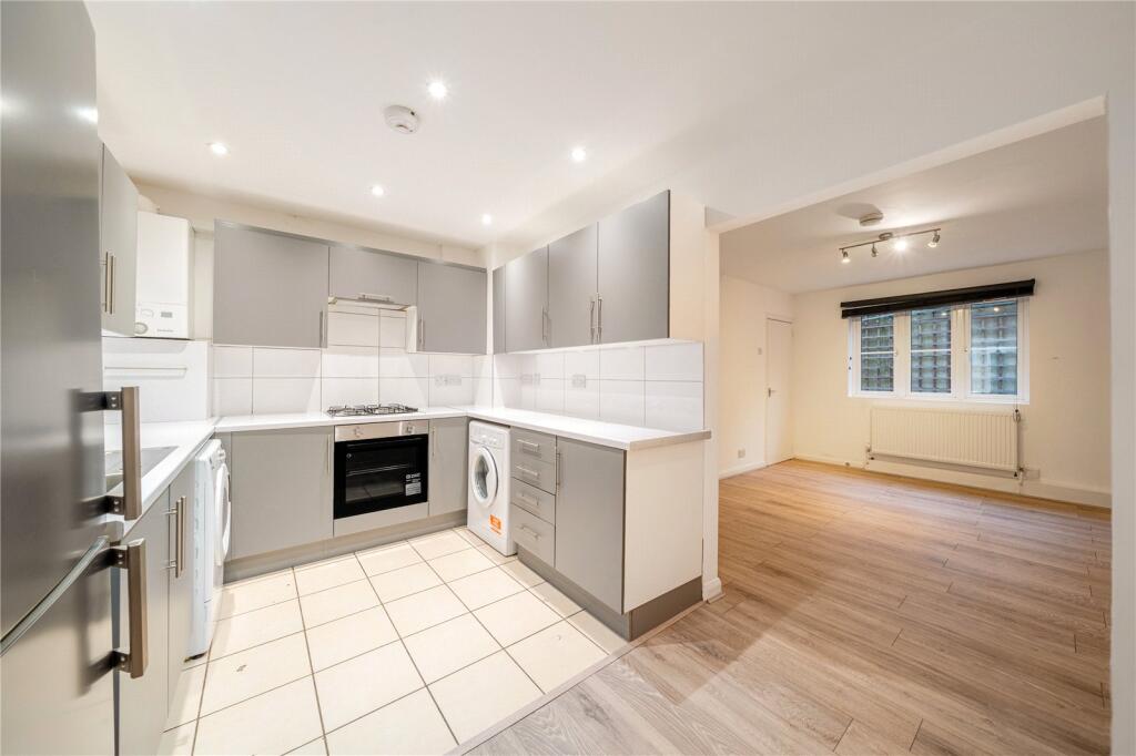 3 bedroom end of terrace house for rent in Bankside Place, Vale Terrace, Harringay, London, N4