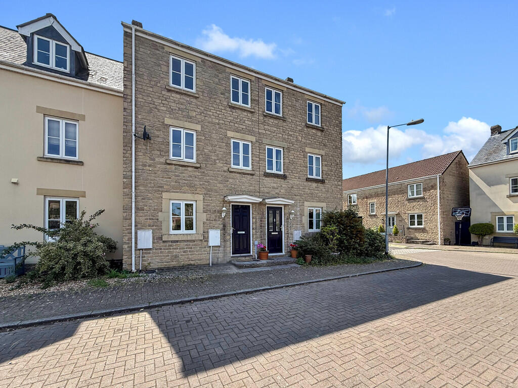 4 bedroom terraced house for sale in Kersey Court, Frome, BA11
