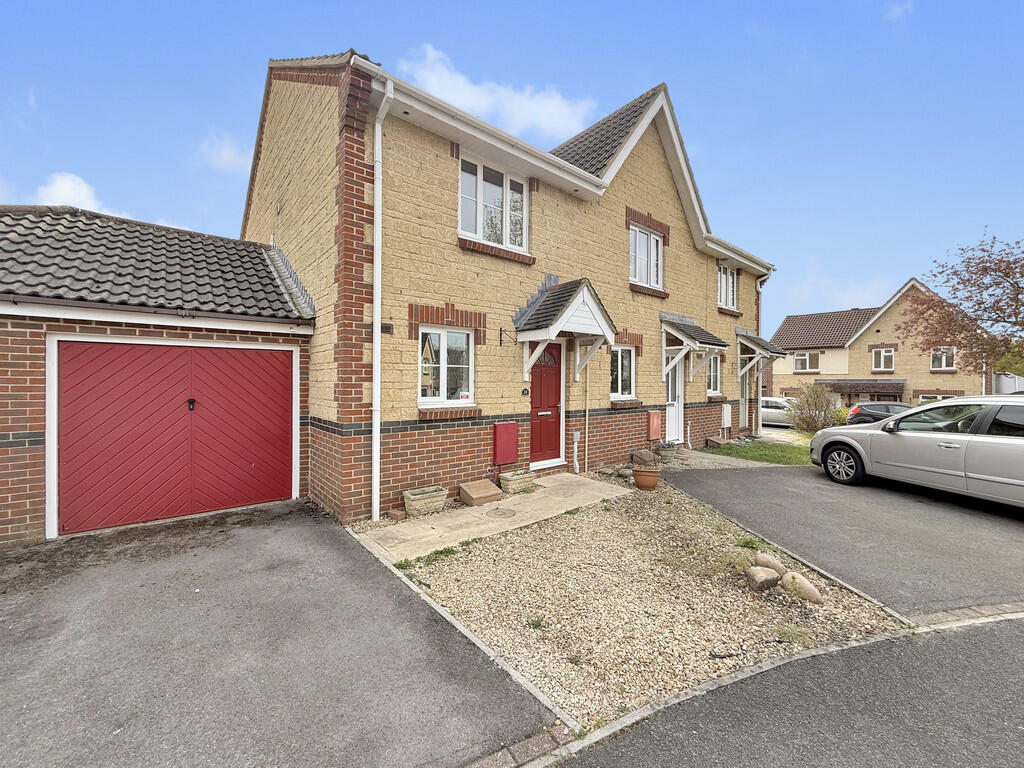 2 bedroom end of terrace house for sale in Jasmine Way, Trowbridge, BA14