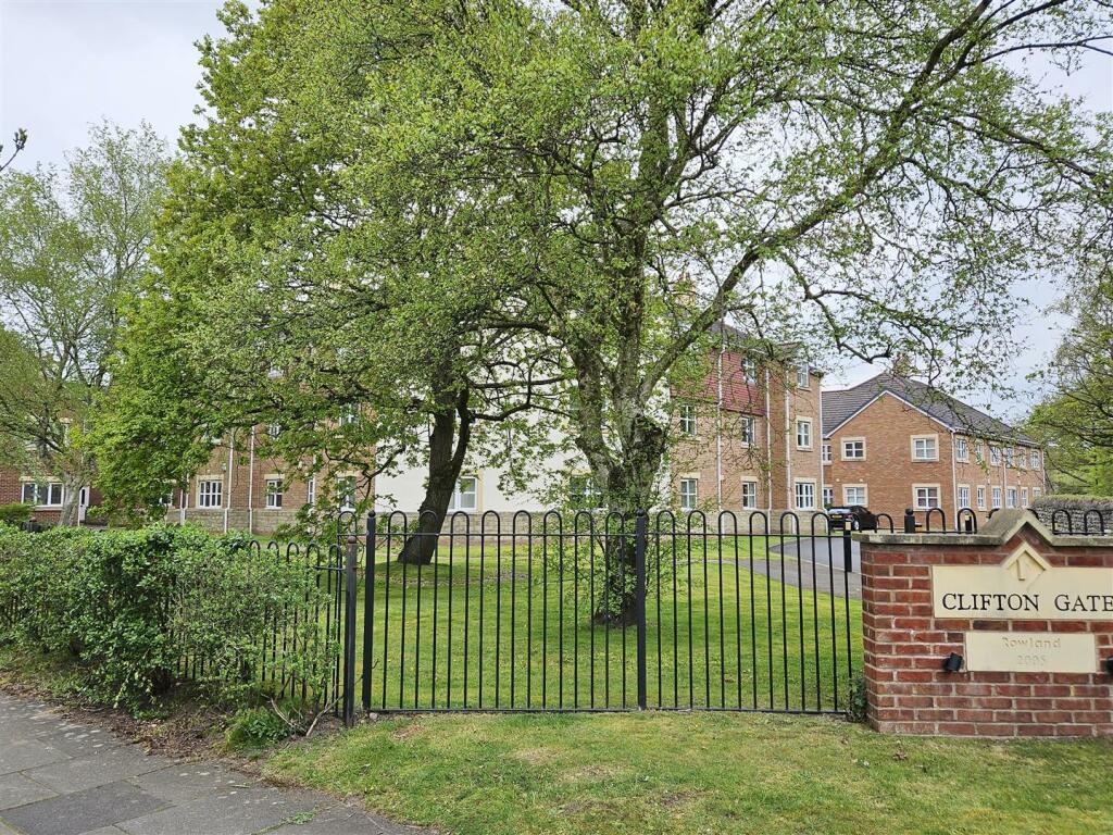 3 bedroom apartment for sale in Clifton Gate, Lytham St. Annes, FY8