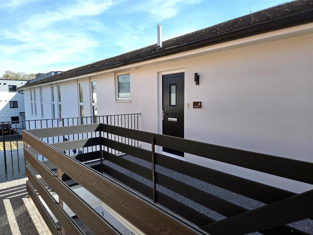 2 bedroom apartment for sale in 4 Woodside View, Forest Drive, Lytham, FY8