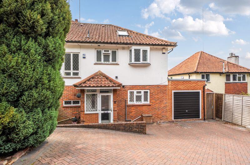 4 bedroom semi-detached house for sale in Coulsdon Road, Coulsdon, CR5