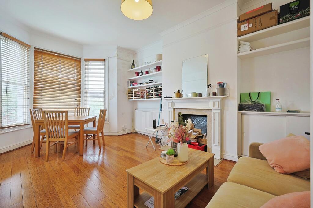 2 bedroom flat for rent in Bassein Park Road, W12
