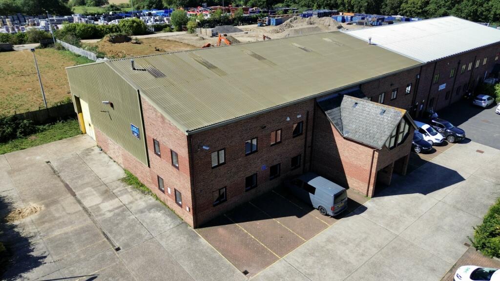 Storage facility to lease in Blackwell Drive, Springwood Industrial ...