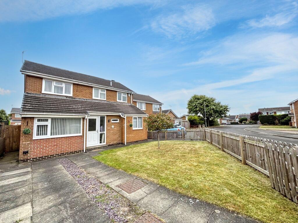 4 bedroom detached house for sale in Osborne Close, Bedlington ...