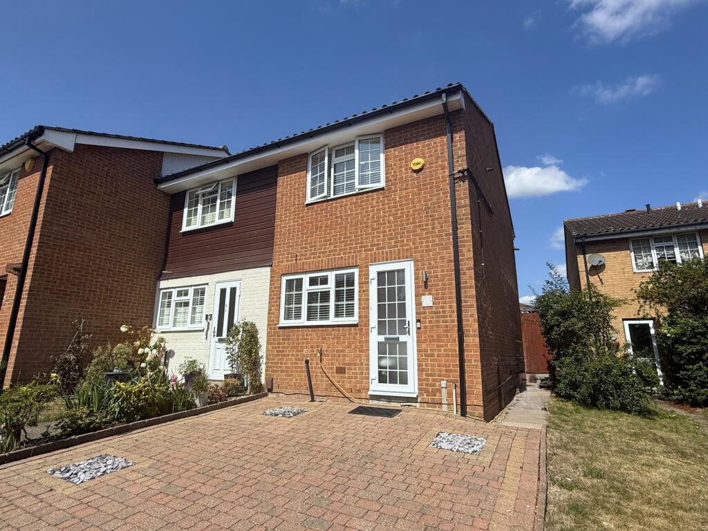2 bedroom end of terrace house for sale in Brickfield Farm Gardens ...