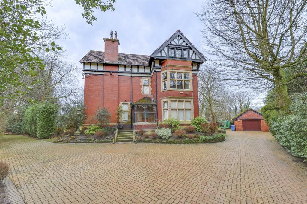 7 bedroom detached house for sale in Manchester Road, Castleton ...