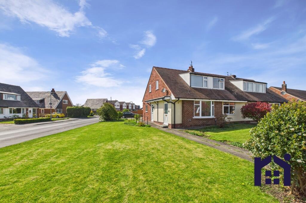 2 bedroom ground floor flat for sale in Longfield, Penwortham, PR1 0TB, PR1