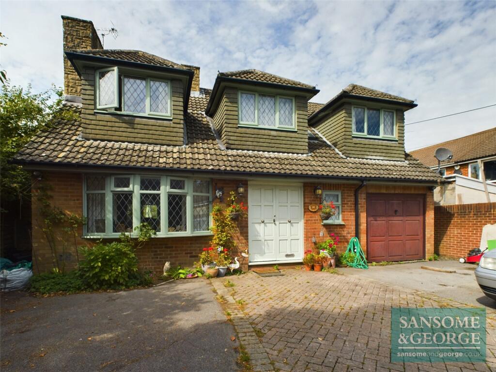 4 bedroom detached house for sale in Reading Road, Burghfield Common ...