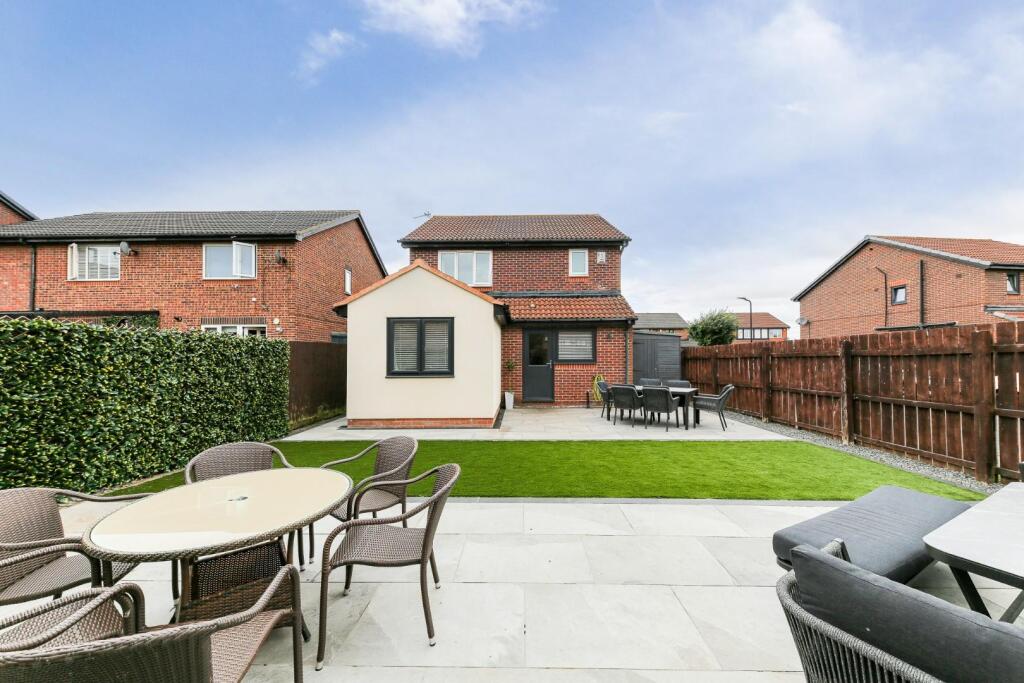 4 bedroom detached house for sale in Edgemount, Killingworth, NE12