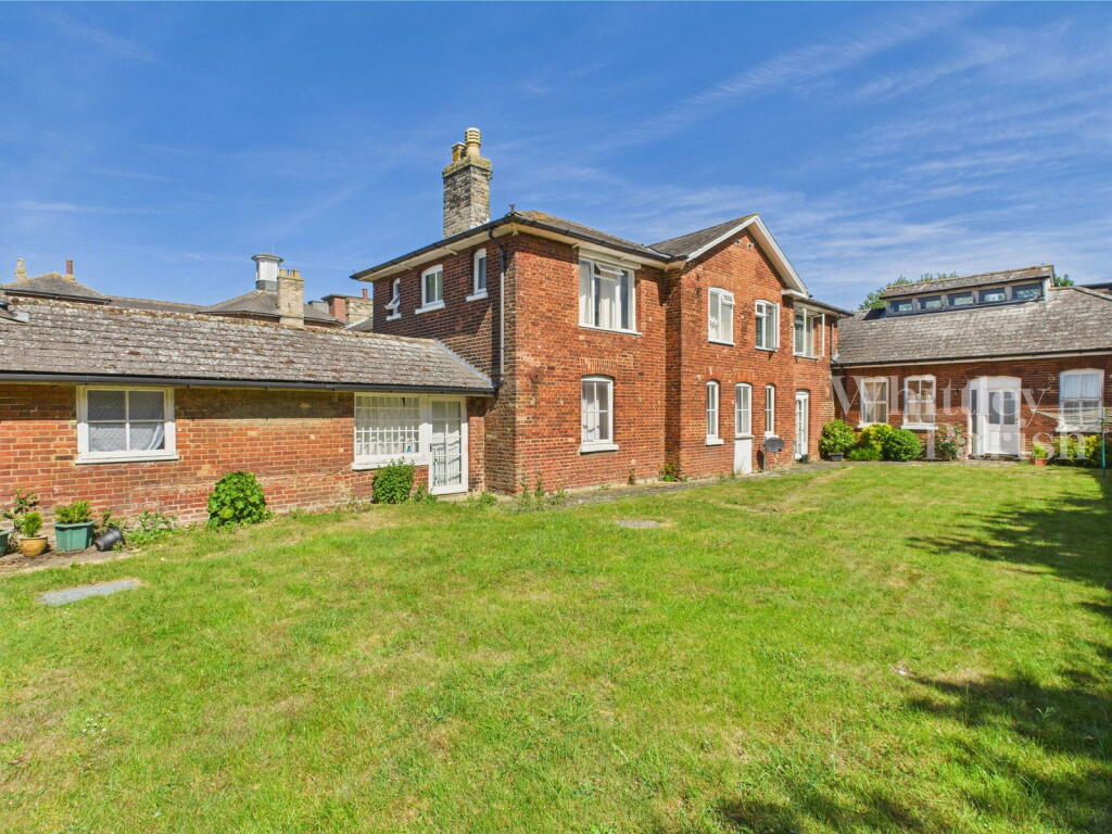 1 bedroom flat for sale in Hillcrest Court, Pulham Market, IP21